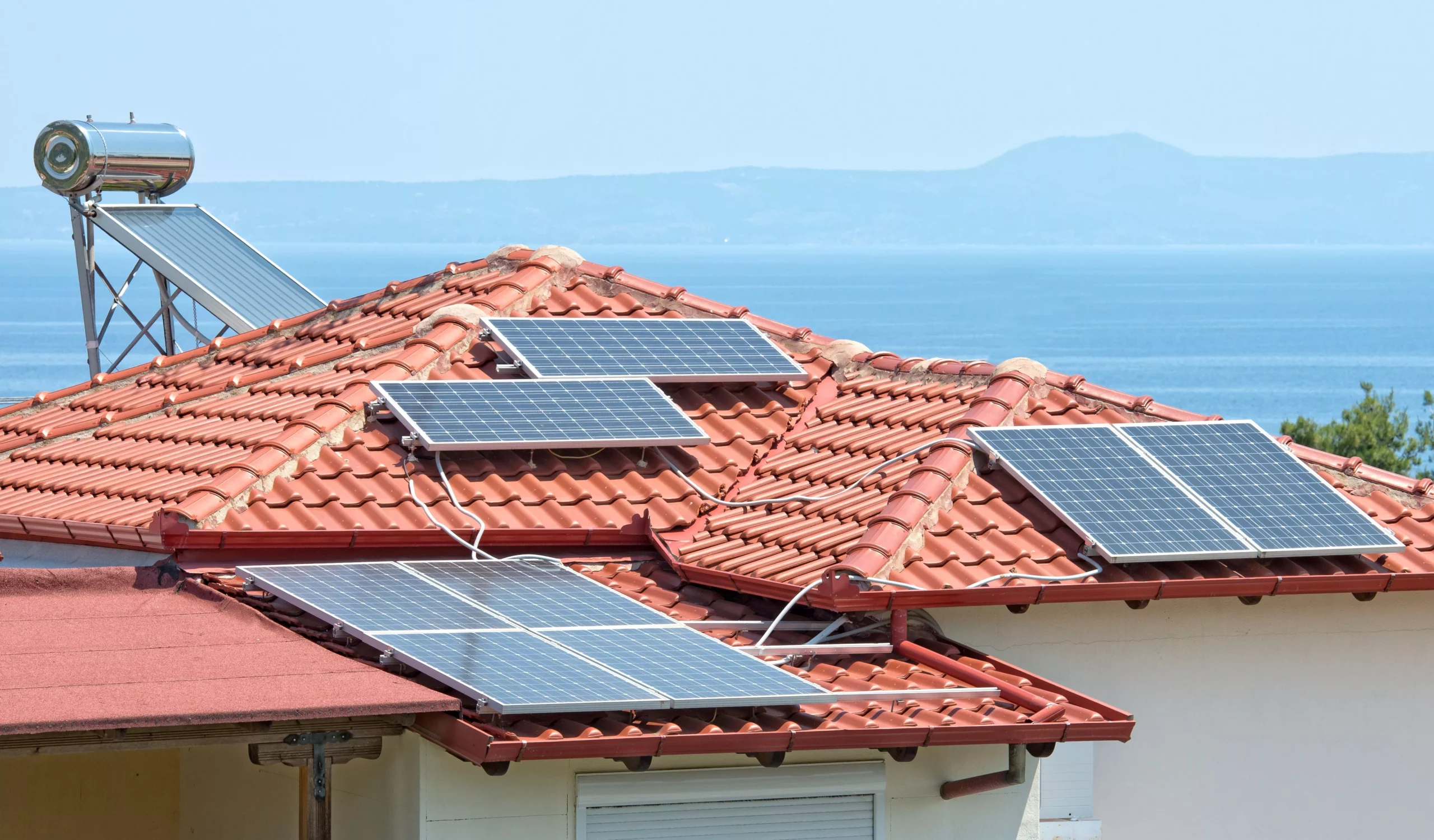 Where Does Excess Solar Power Go? (Can You Earn From It?)